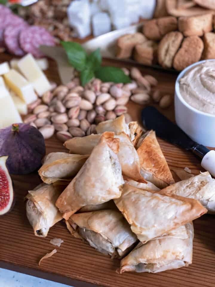 How To Make A Greek Grazing Board - The Greek Foodie