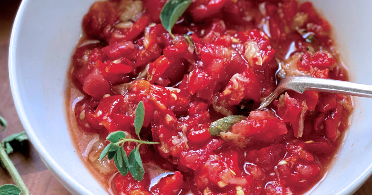 Spicy Red Pepper Tomato Relish - The Greek Foodie