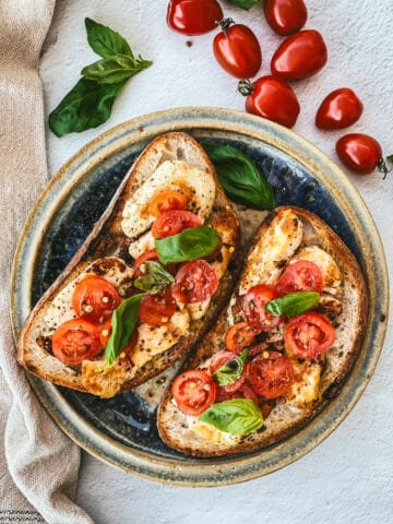 Fried Halloumi Toast with Tomatoes - The Greek Foodie