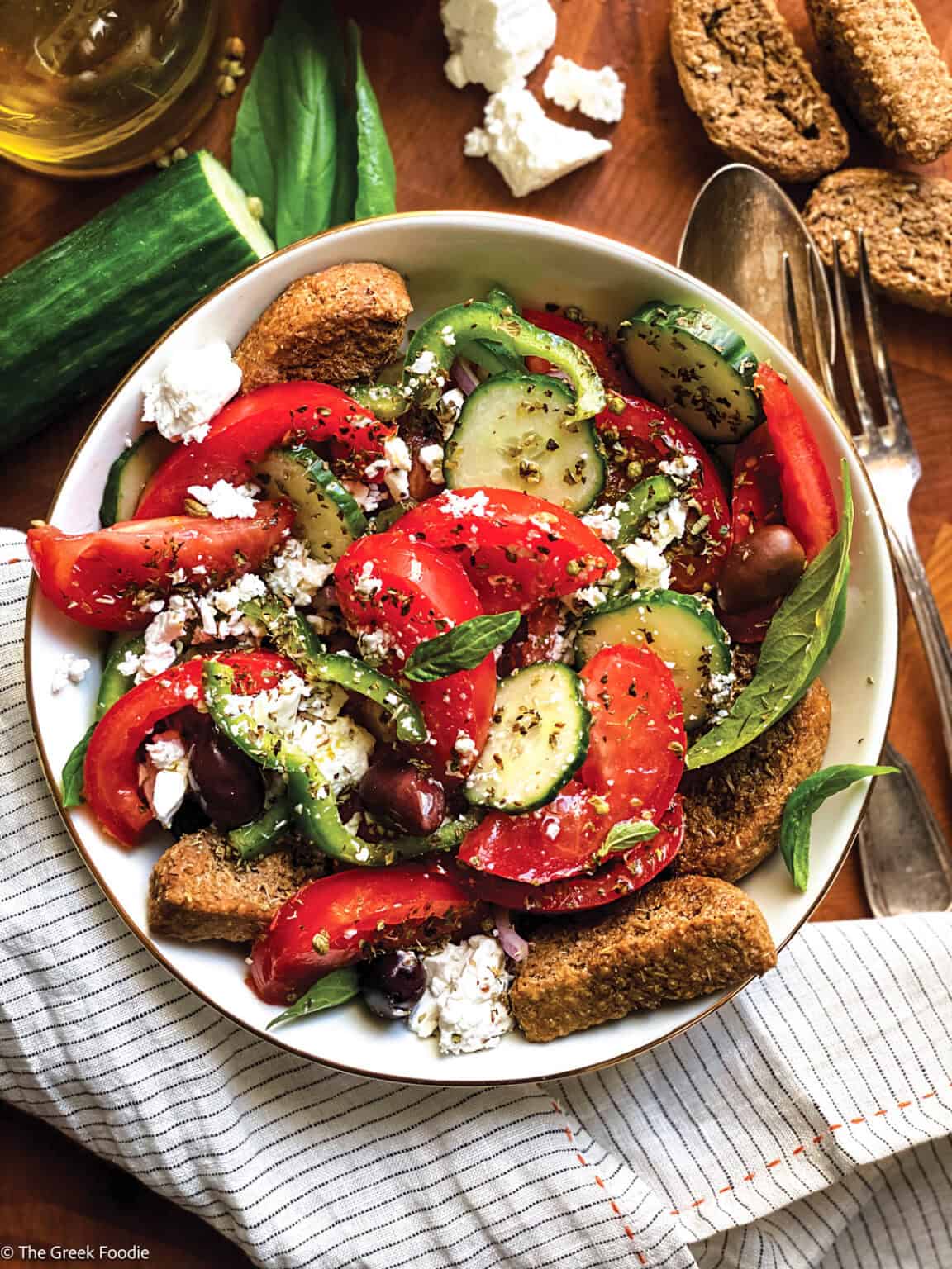 How to Make Authentic Greek Salad (Horiatiki Salata) - The Greek Foodie