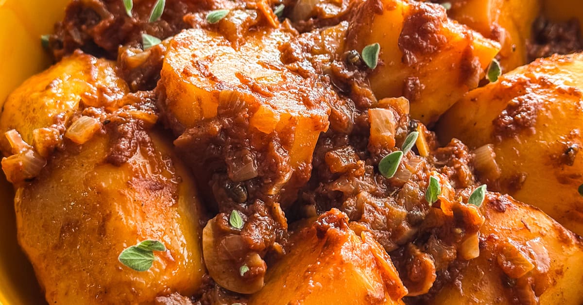 Easy Greek Potato Stew Recipe - Patates Yahni - The Greek Foodie